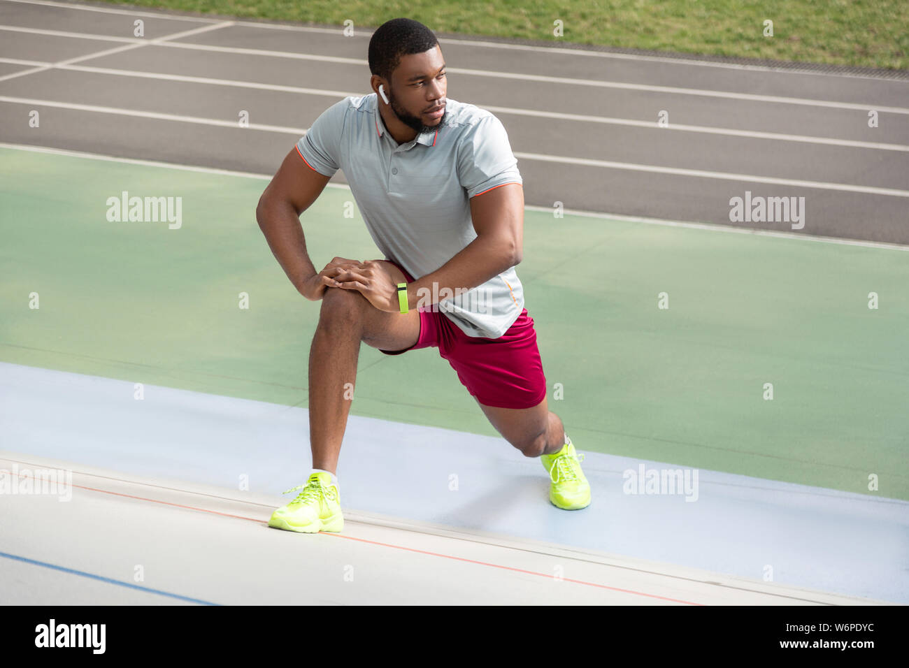 Male athlete standing on running hi-res stock photography and images ...