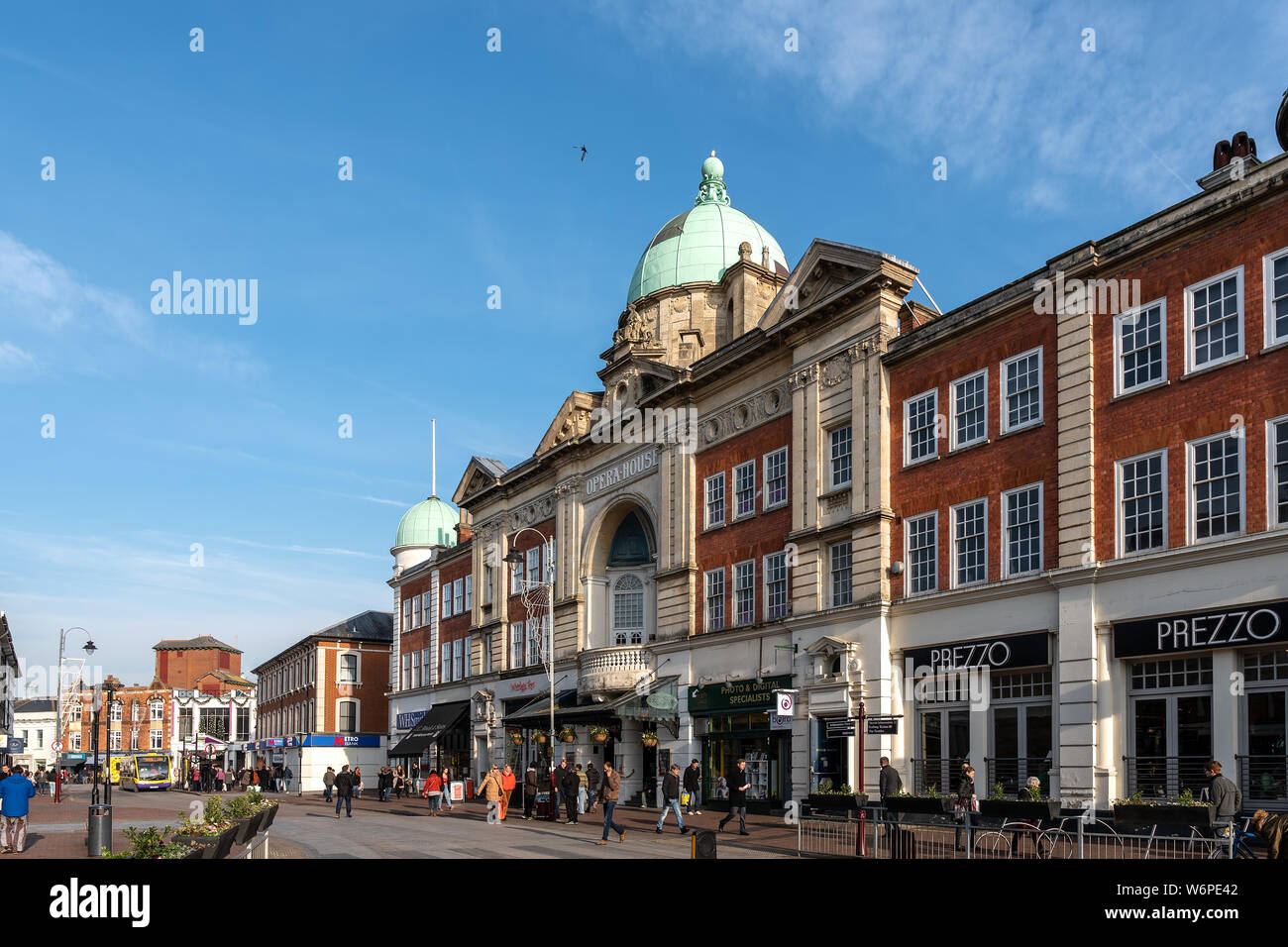 Britain royal opera house hi-res stock photography and images - Alamy