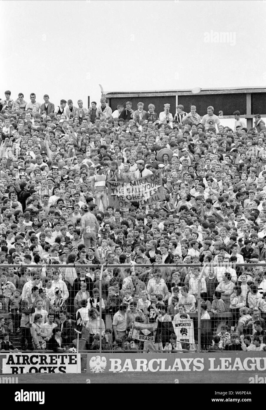 Soccer football crowd Black and White Stock Photos & Images - Alamy