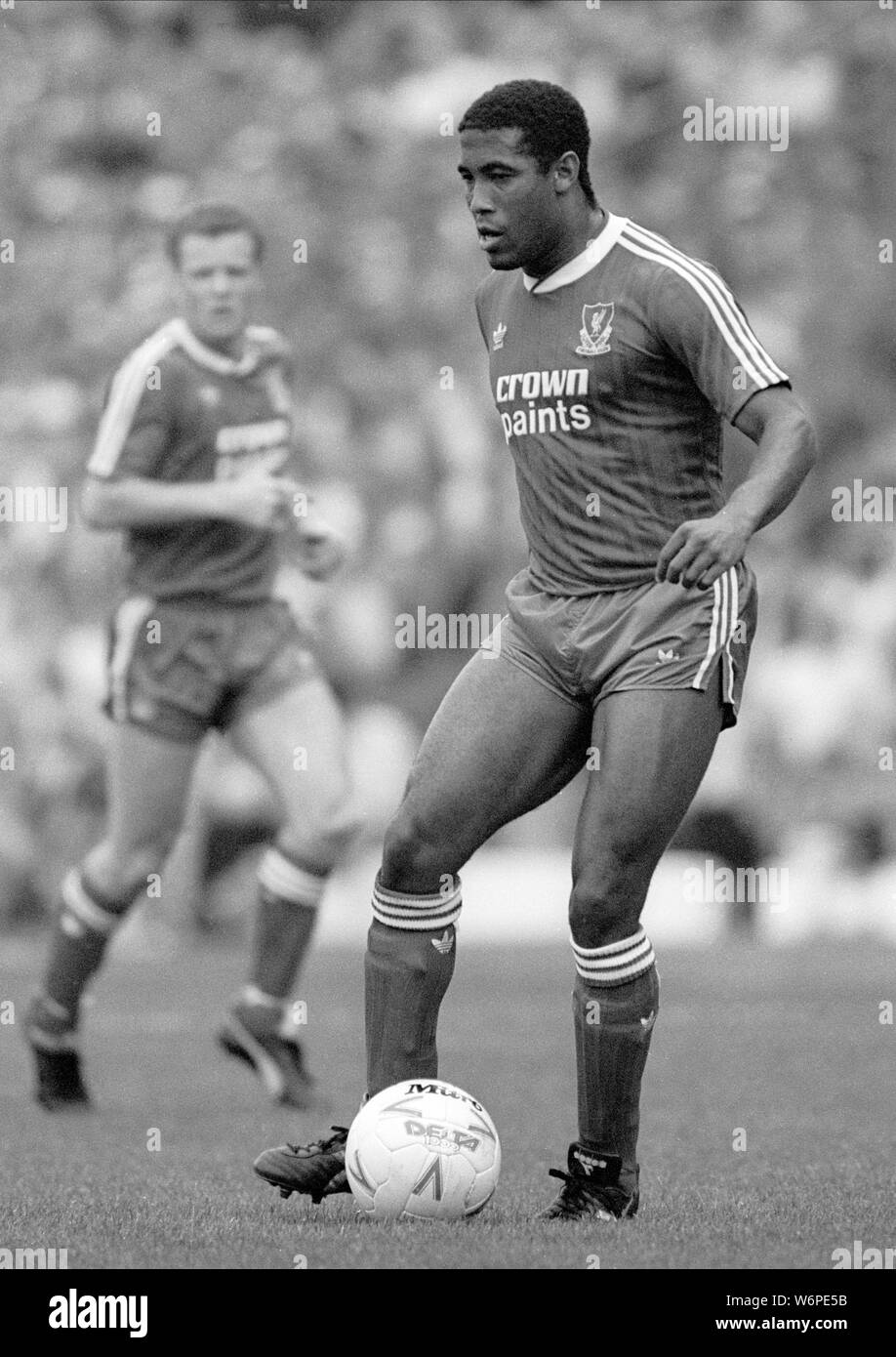 JOHN BARNES, LIVERPOOL FC, 1987 Stock Photo - Alamy