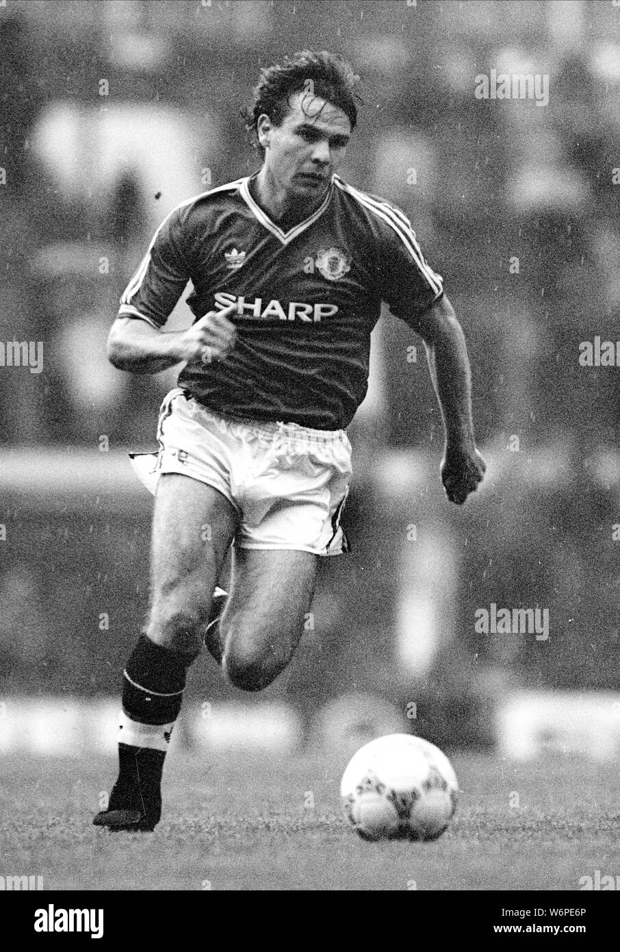 BRIAN MCCLAIR, MANCHESTER UNITED FC, 1988 Stock Photo - Alamy