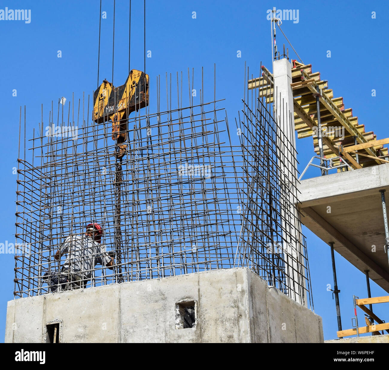 Construction of a new apartment building Stock Photo - Alamy