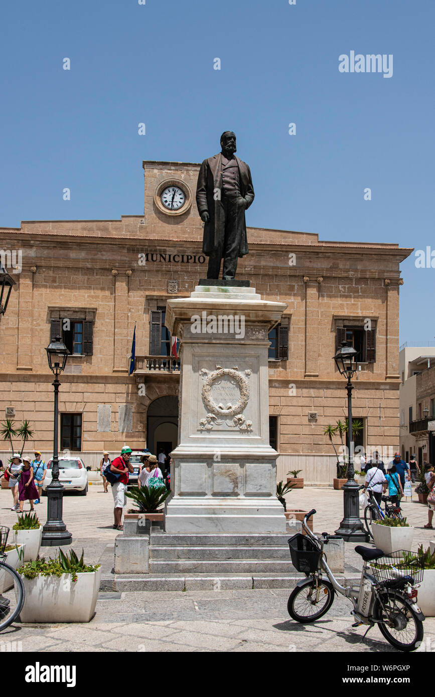 Statue of Ignazio Florio, Favignana Island, Sicily Stock Photo - Alamy