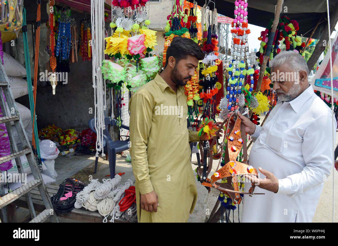 Family shop pakistan hi-res stock photography and images - Alamy