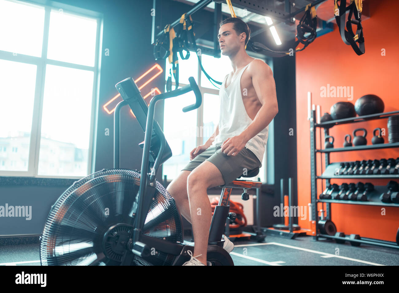 Handsome well built man working on his leg muscles Stock Photo - Alamy