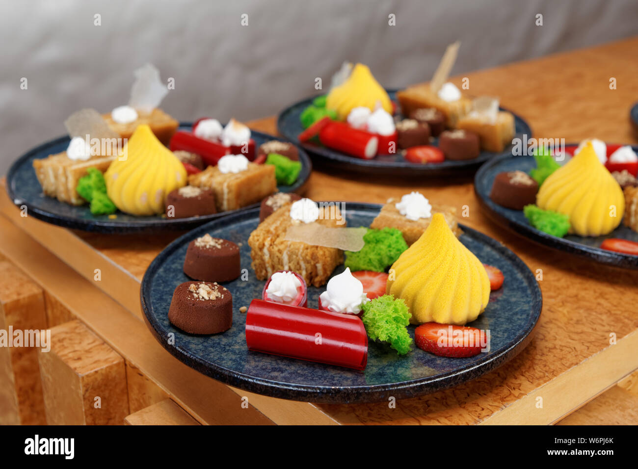 Cafe desserts counter hi-res stock photography and images - Alamy