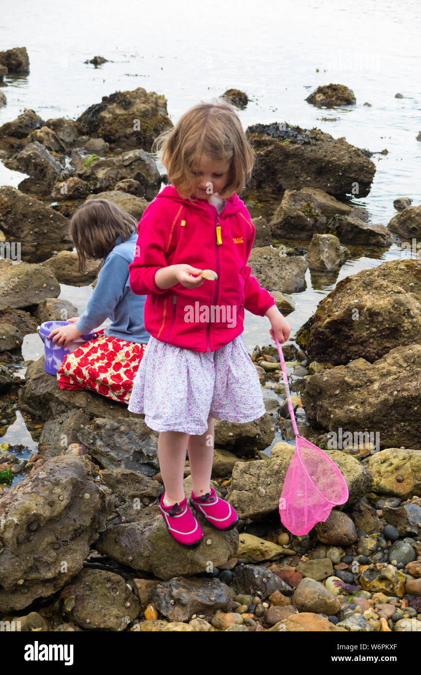 Kids in rock pool uk hi-res stock photography and images - Alamy