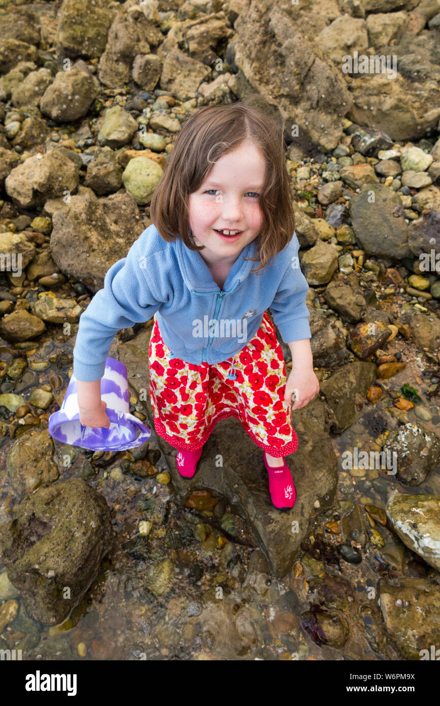 Kids in rock pool uk hi-res stock photography and images - Alamy