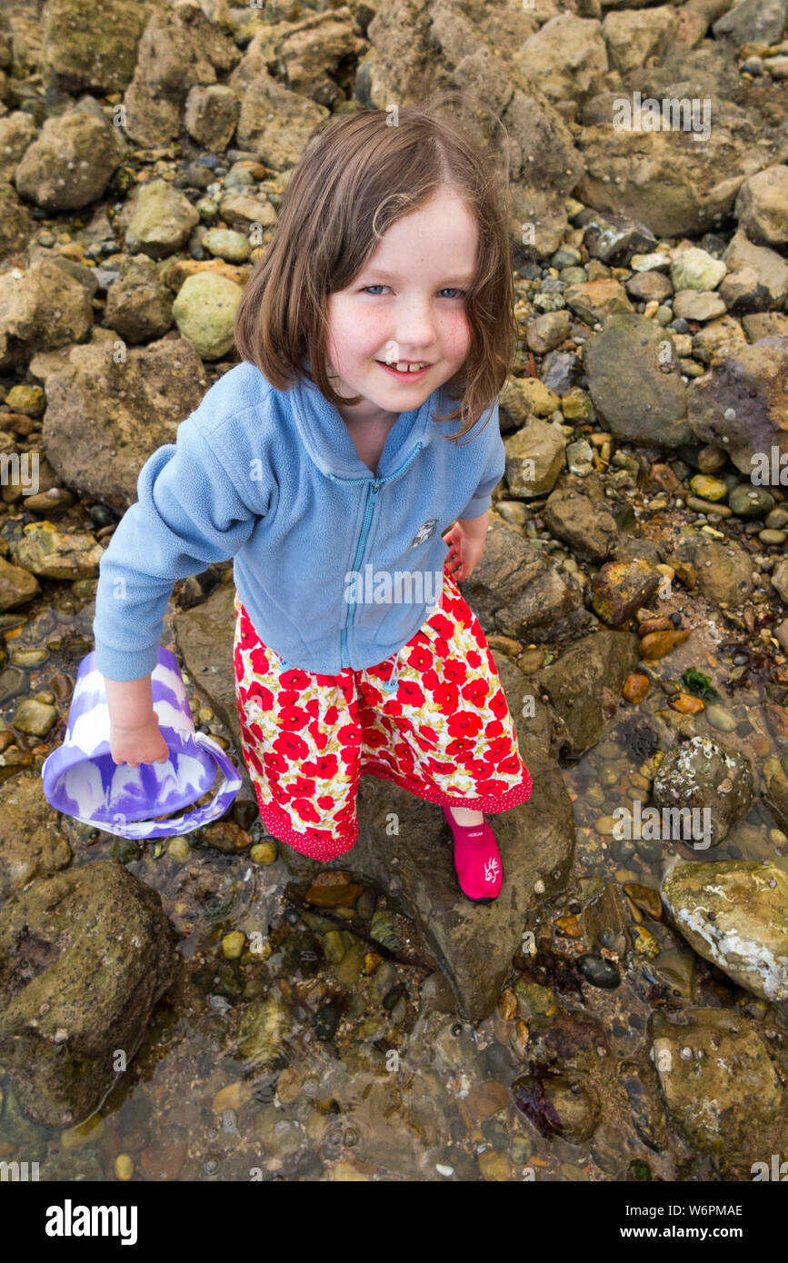 Kids in rock pool uk hi-res stock photography and images - Alamy