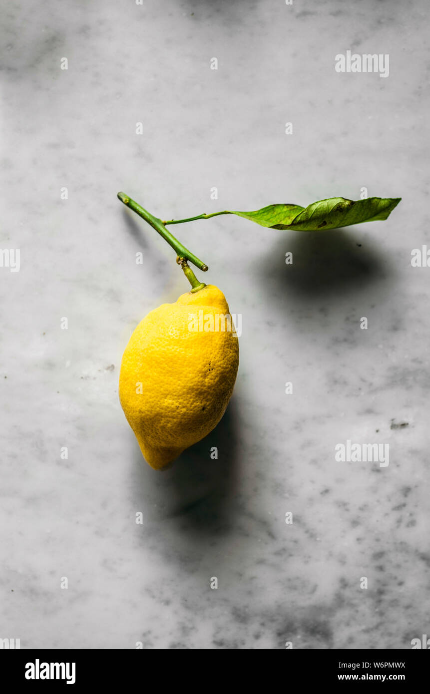 Fresh Lemon with Leaf Stock Photo - Alamy