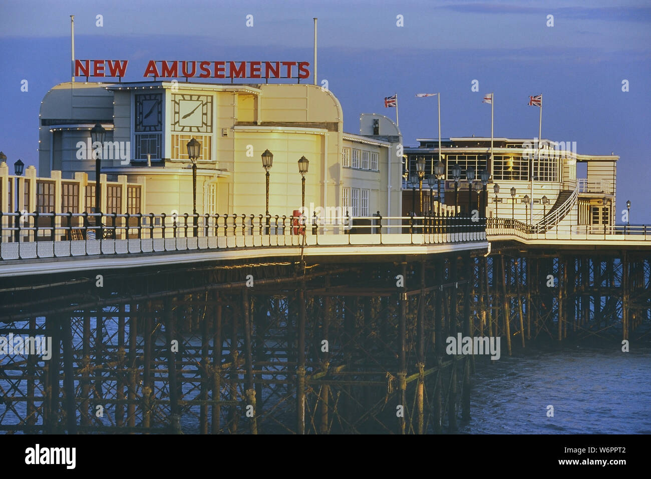 1980s arcade exterior hi-res stock photography and images - Alamy