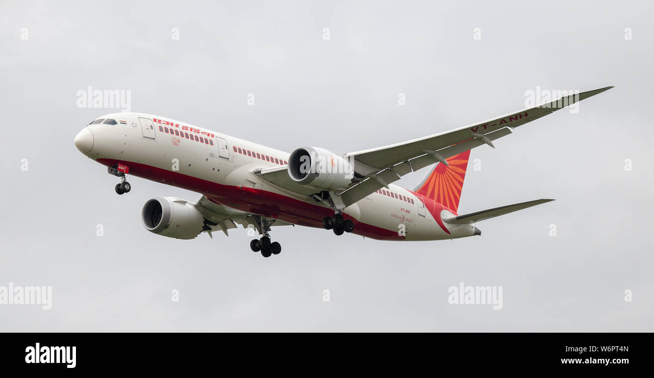 Air india boeing 787 taking off hi-res stock photography and images - Alamy