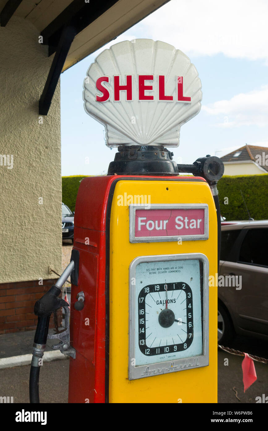 Shell Petrol Pump Uk Stock Photos & Shell Petrol Pump Uk Stock Images ...
