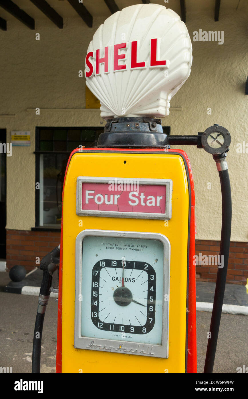 Uk fuel station 1960s hi-res stock photography and images - Alamy