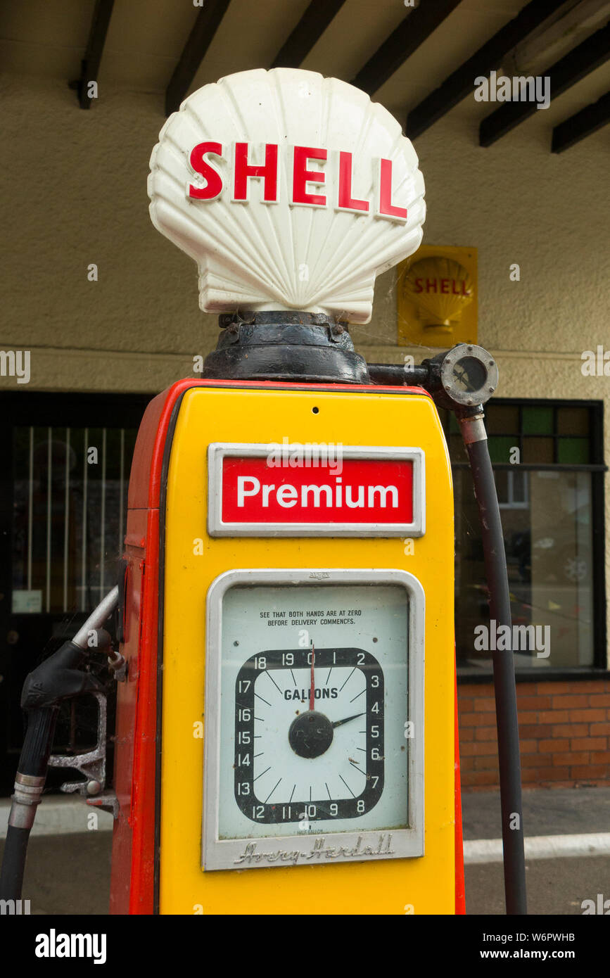 1960 shell service station hi-res stock photography and images - Alamy