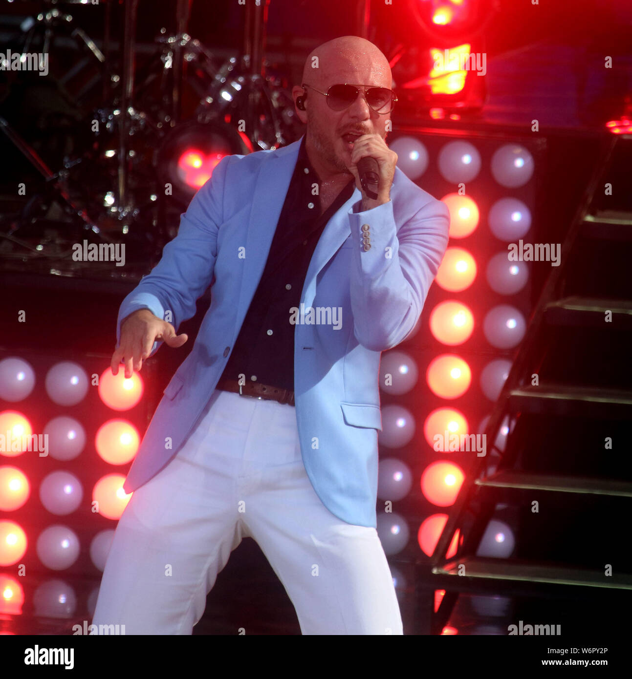 Pitbull singer hi-res stock photography and images - Alamy