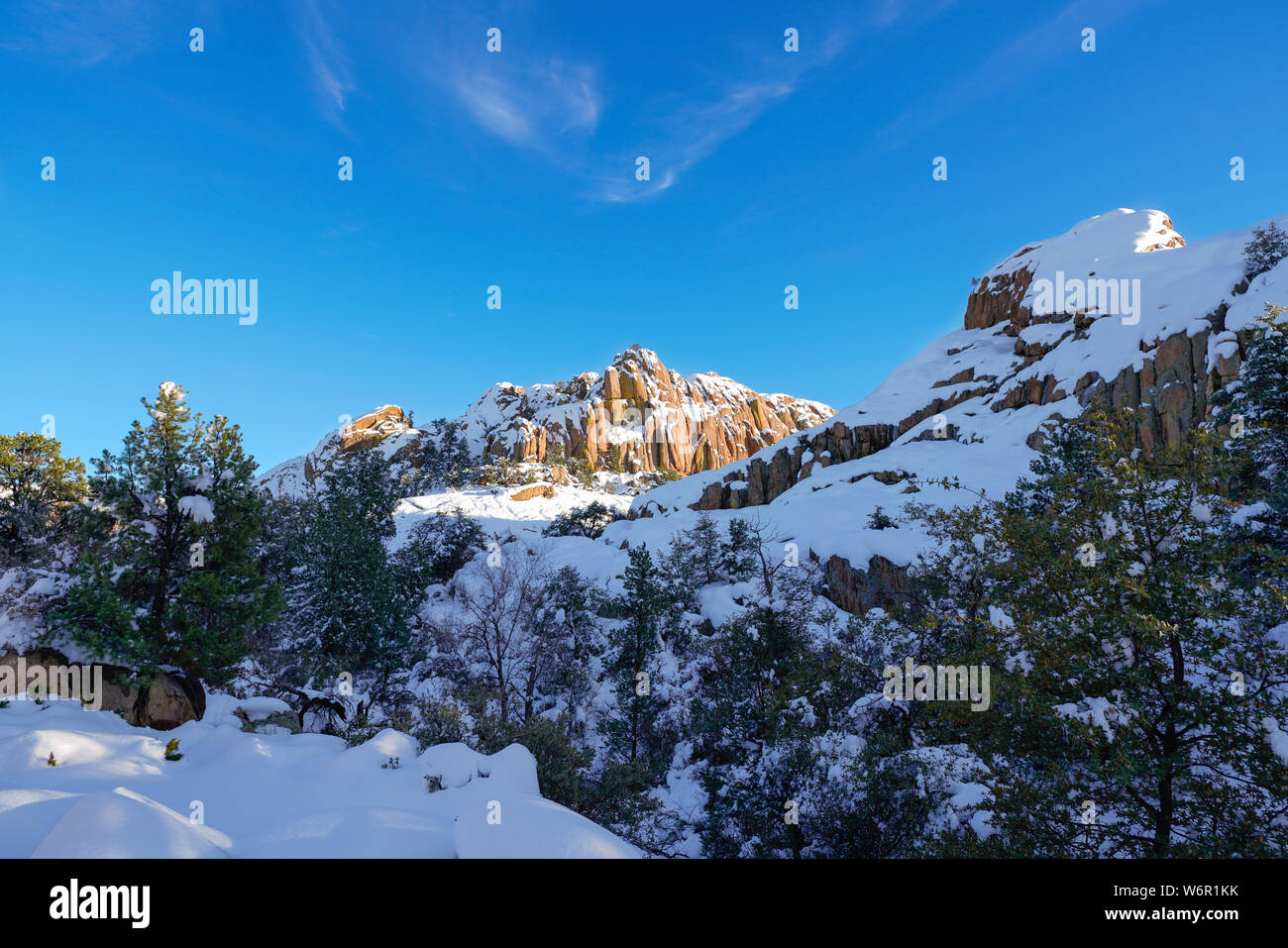 Snow cap rock formations hi-res stock photography and images - Alamy