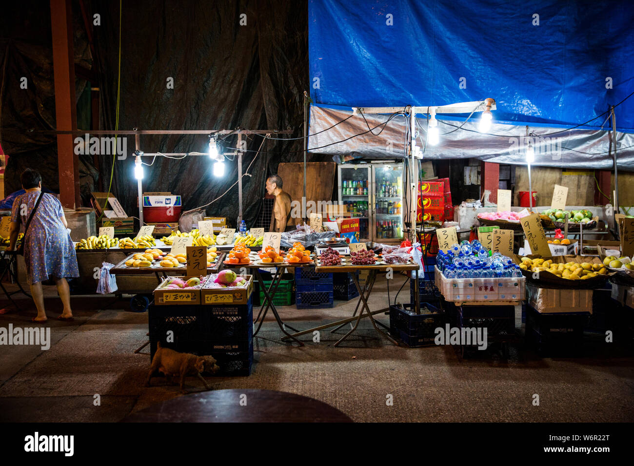 Food stall in Kowloon. Hong Kong Stock Photo - Alamy
