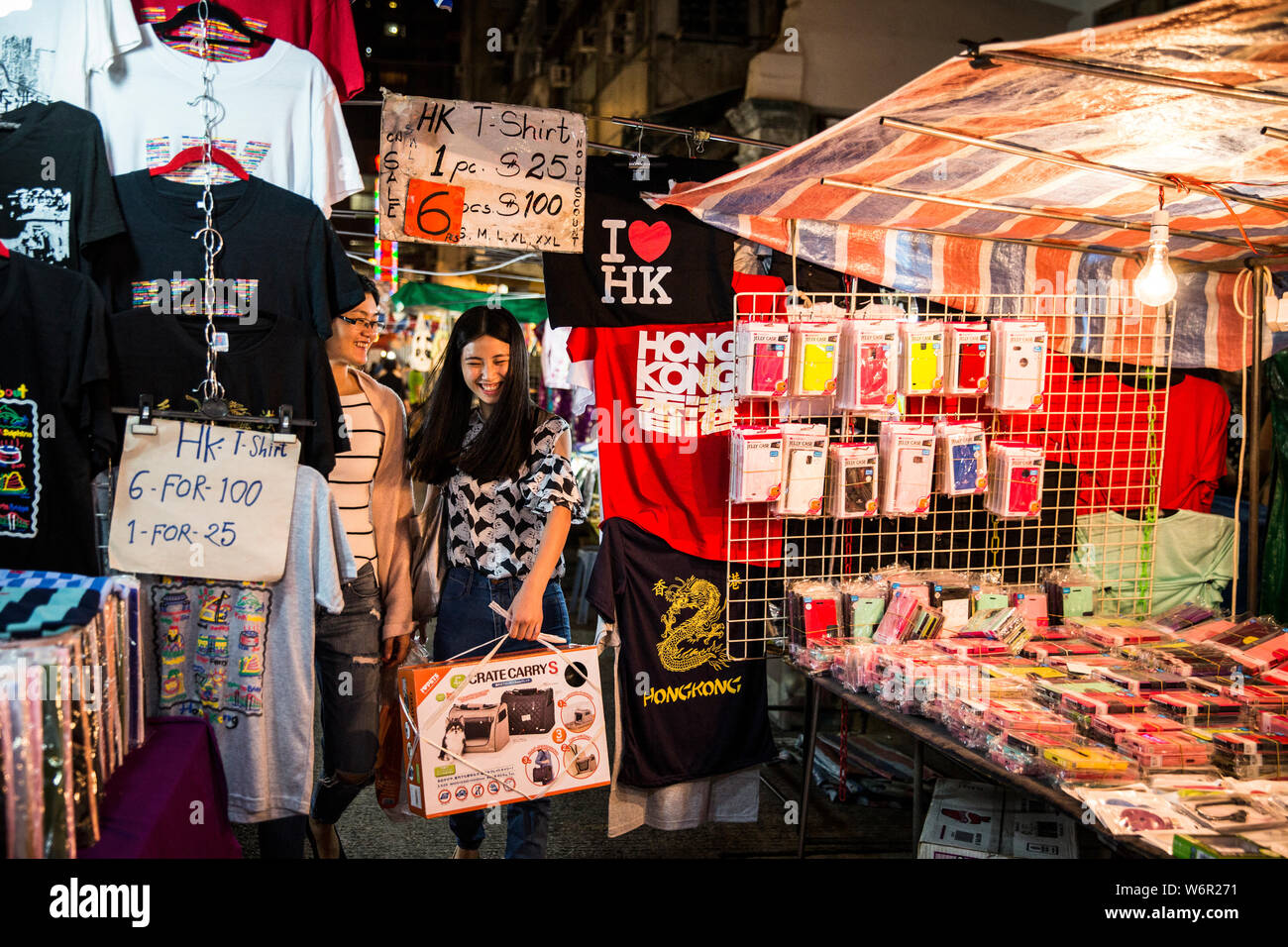 Girls at Temple Street night market. Hong Kong Stock Photo - Alamy