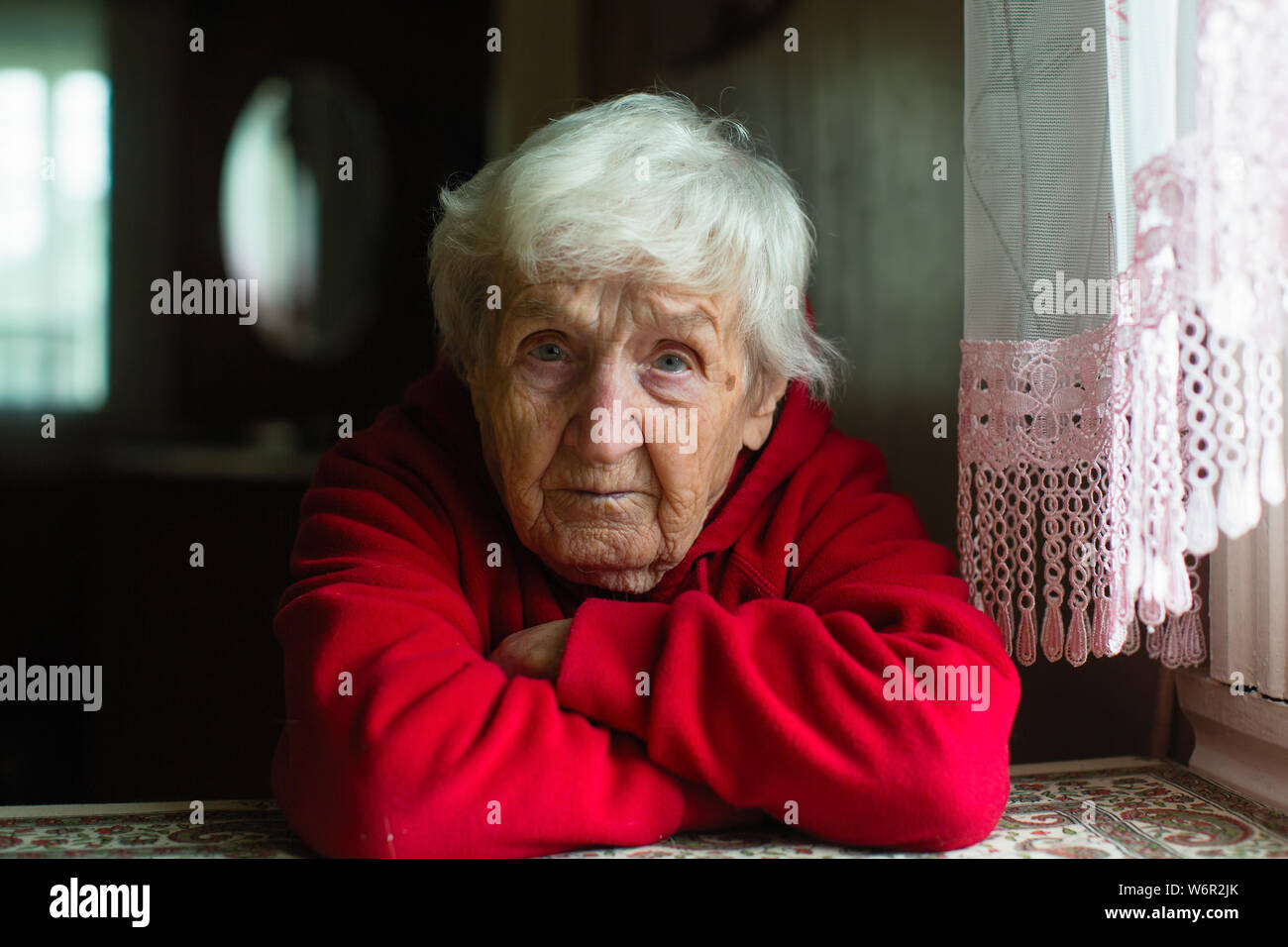 Sad old woman hi-res stock photography and images - Alamy