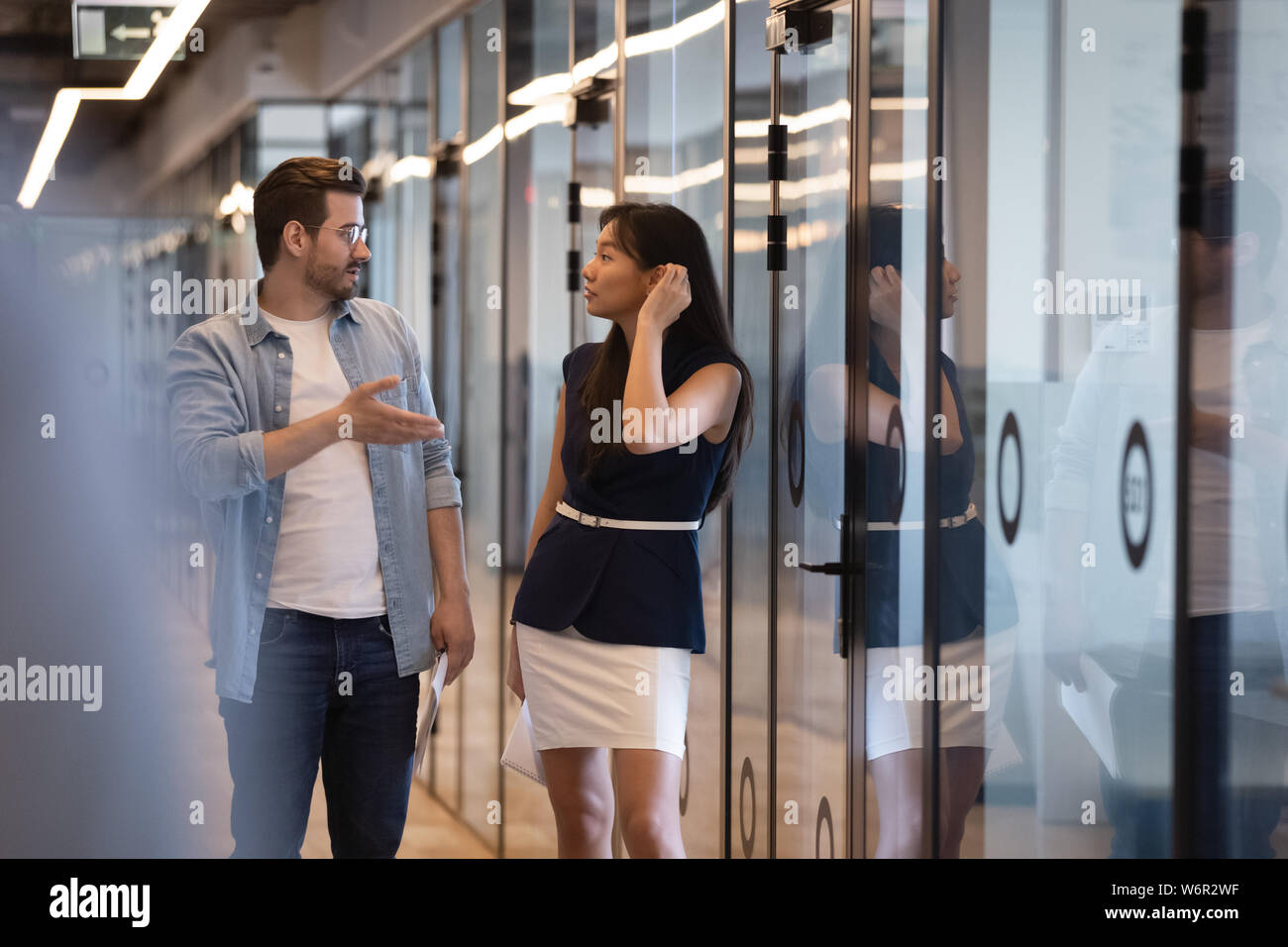 Two professional coworkers walk hi-res stock photography and images - Alamy