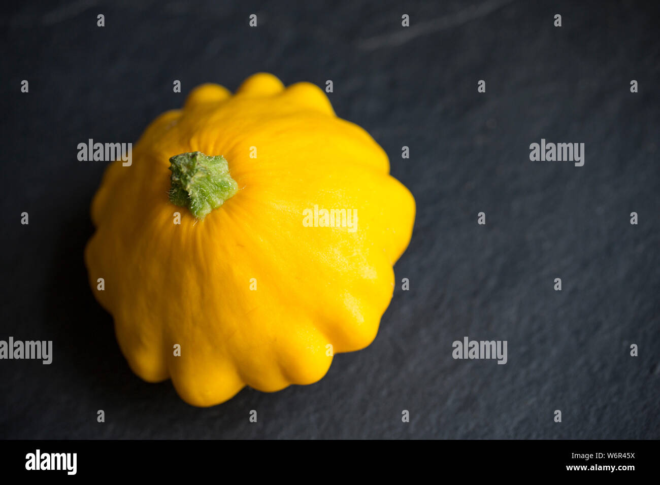 Yellow squash hi-res stock photography and images - Alamy