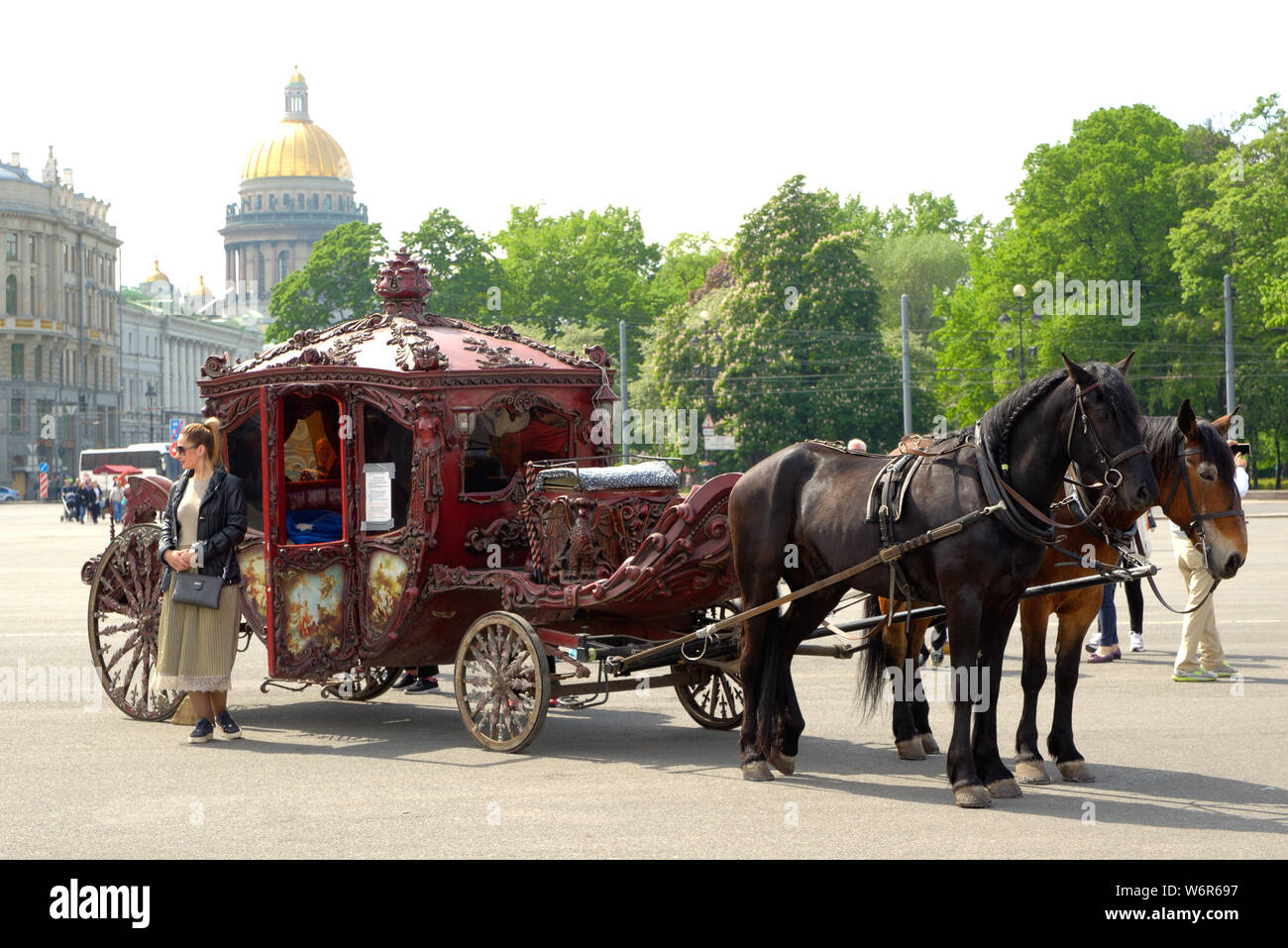 SAINT PETERSBURG, RUSSIA - MAY 25, 2019 - Old Retro Carriage on Palace ...