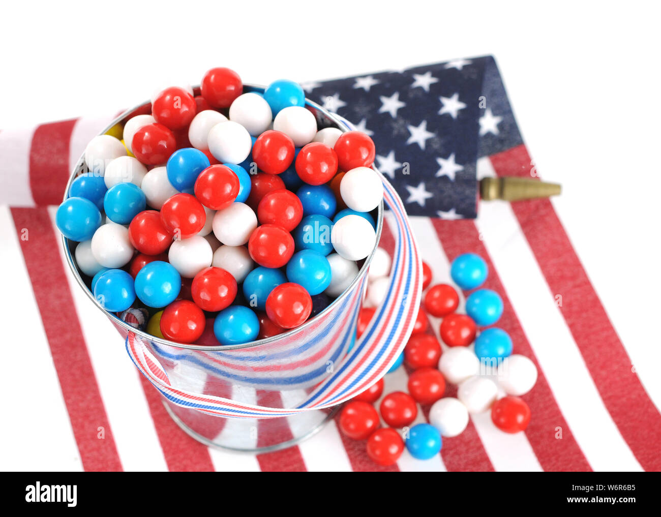 Memorial or Independence Day candy on national flag Stock Photo - Alamy