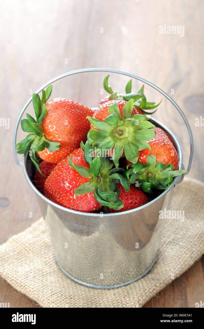 Strawberry table vintage wood rural hi-res stock photography and images ...