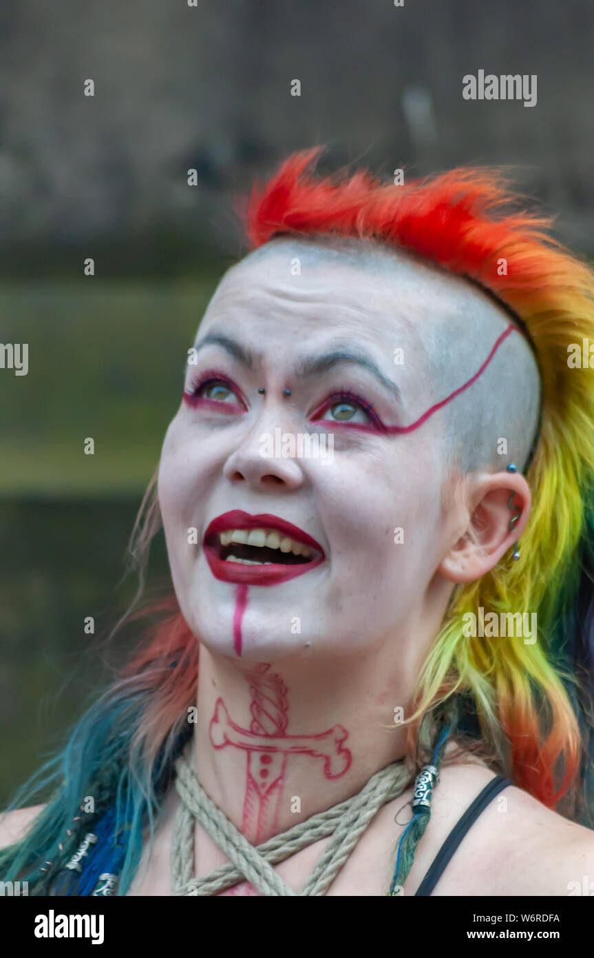 Edinburgh, Scotland, UK. 2nd August, 2019. The fire eating street ...