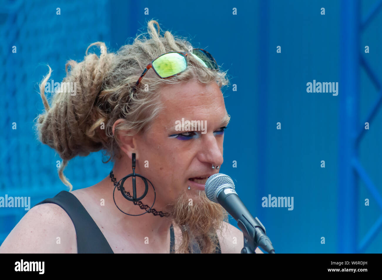Edinburgh, Scotland, UK. 2nd August, 2019. A singer performing on the ...