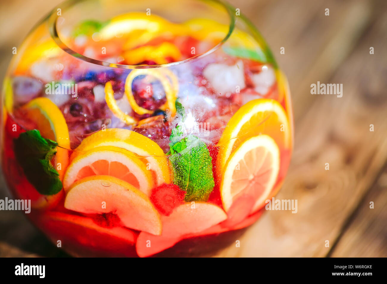 Summer cocktail. Fruit cocktail on green background. Citrus fruits ...
