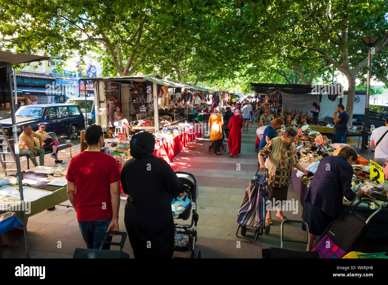 Friday market stalls hi-res stock photography and images - Alamy
