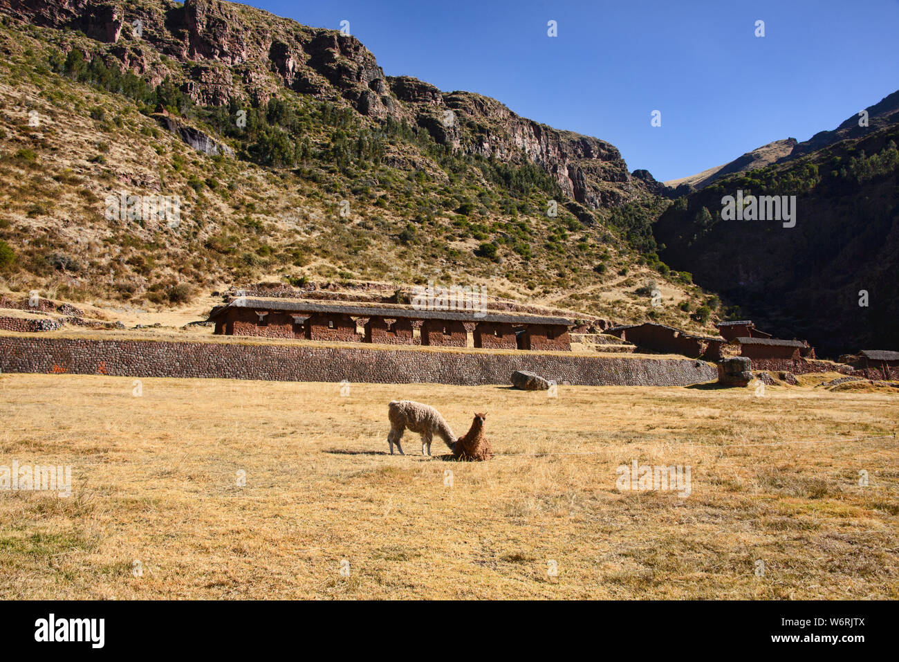 The remote Inca ruins of Huchuy Qosqo ("Little Cuzco"), Sacred Valley ...