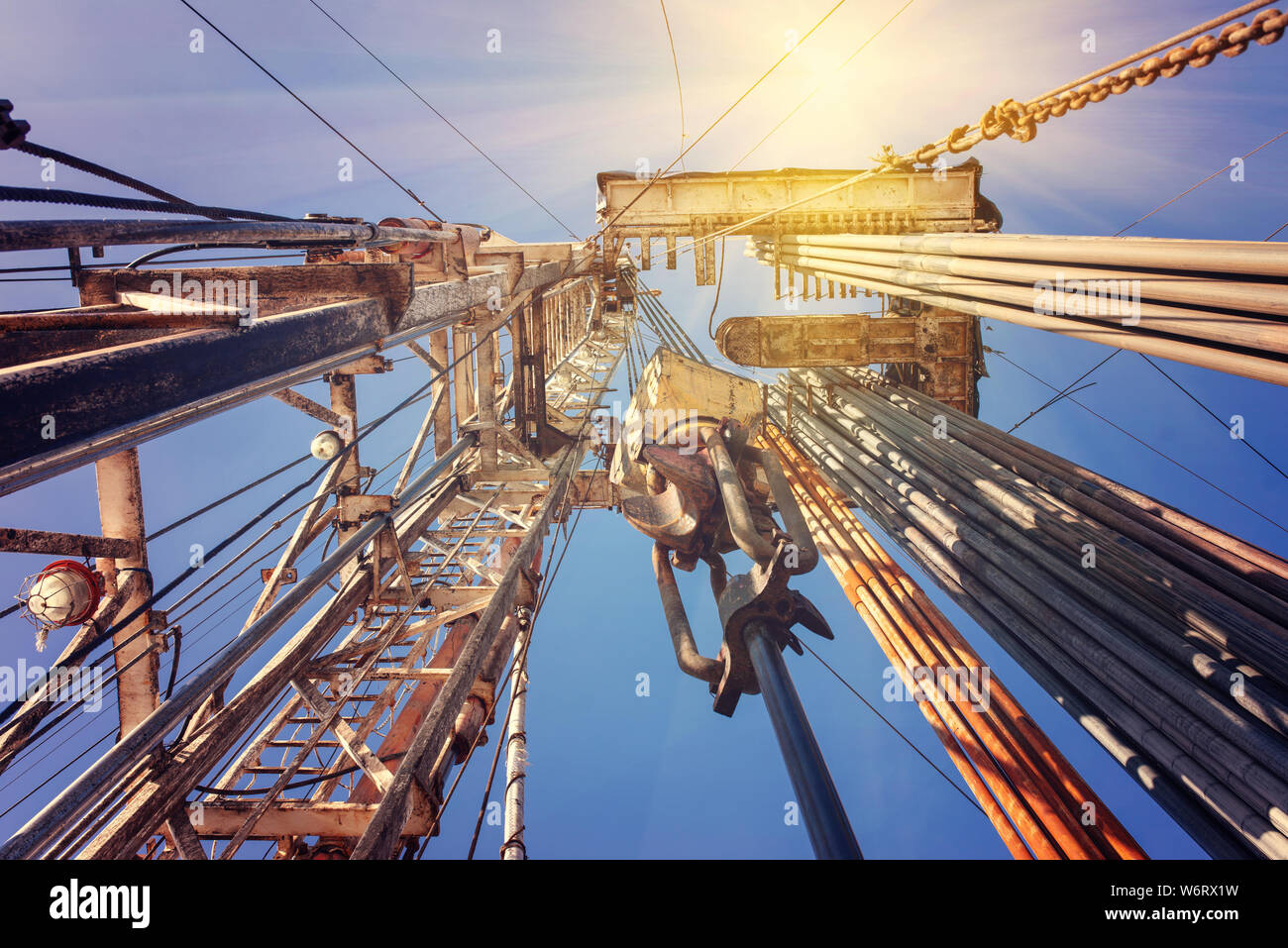 Oil rig sunset land hi-res stock photography and images - Alamy