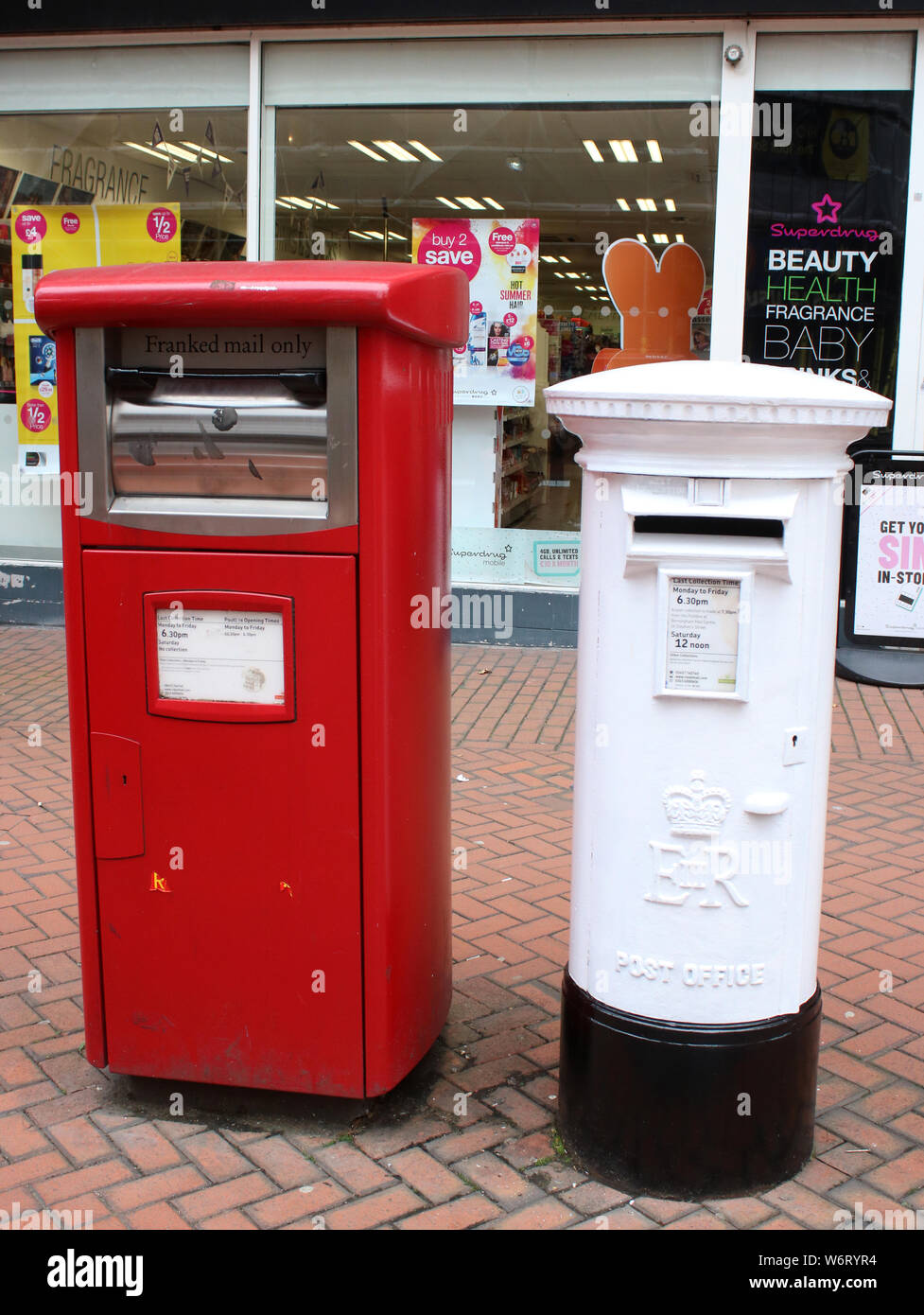 Cricket pillar box hi-res stock photography and images - Alamy