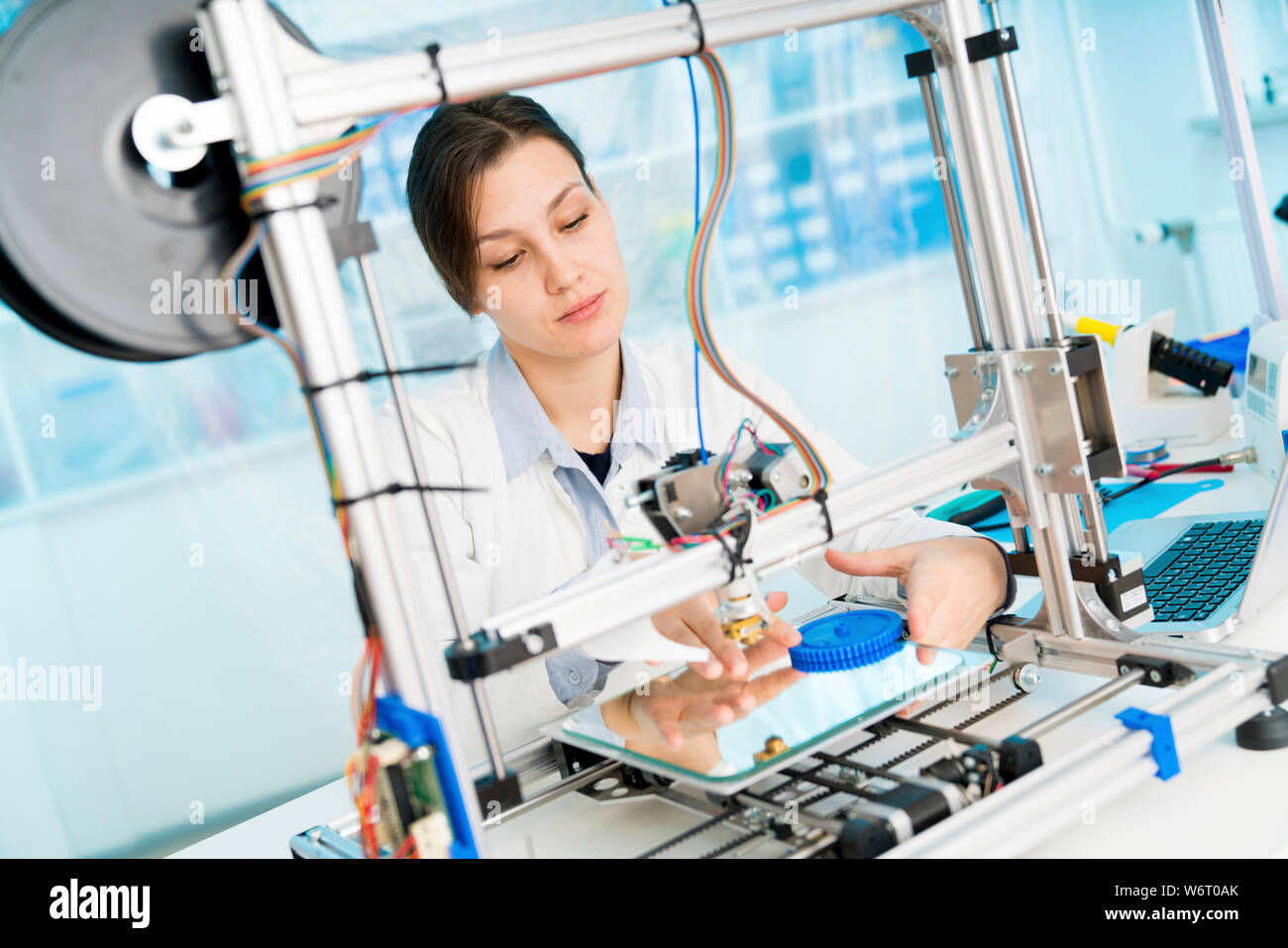 Working 3d printer hi-res stock photography and images - Alamy