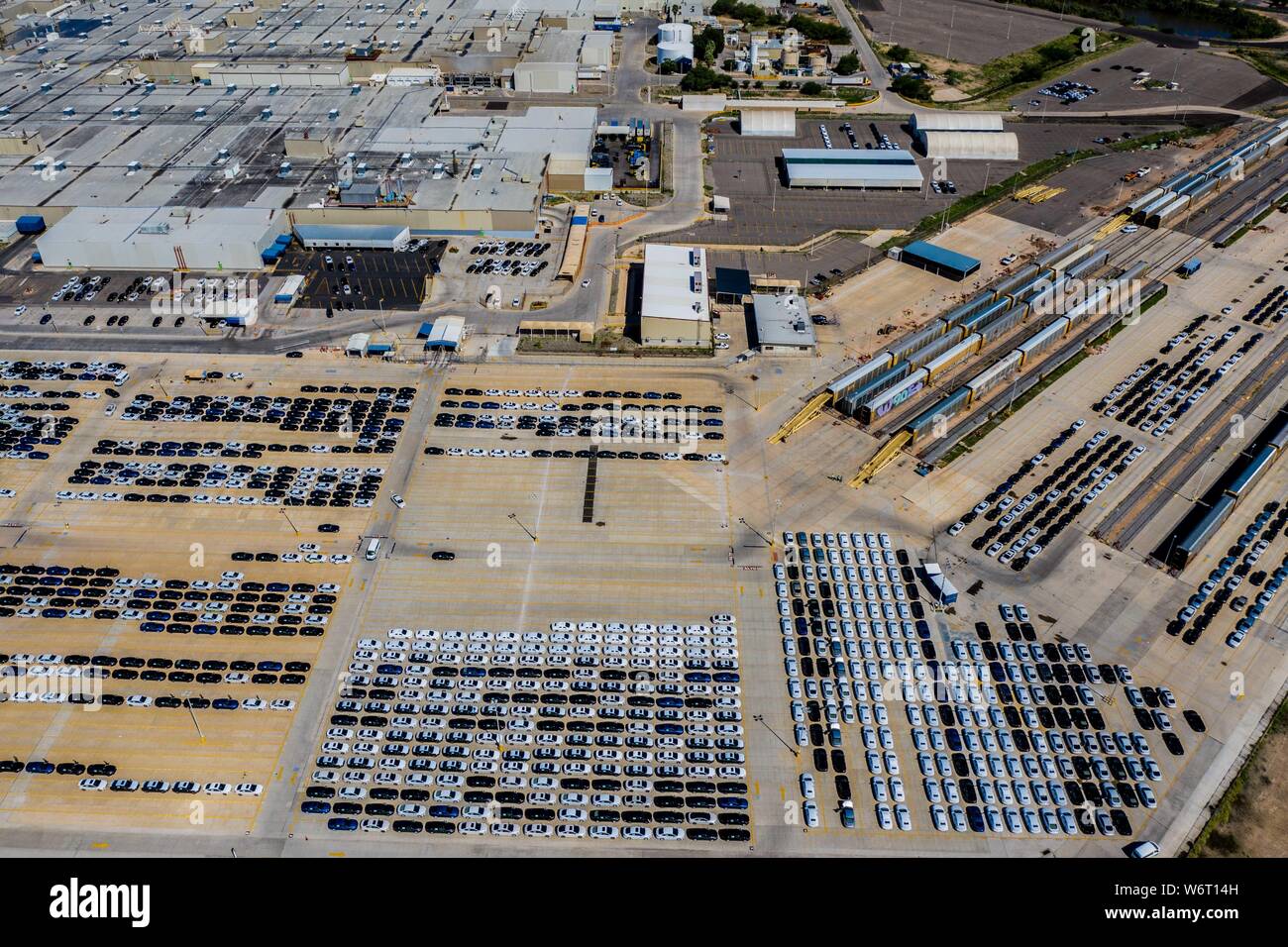 Automobile assembly line mexico hi-res stock photography and images - Alamy