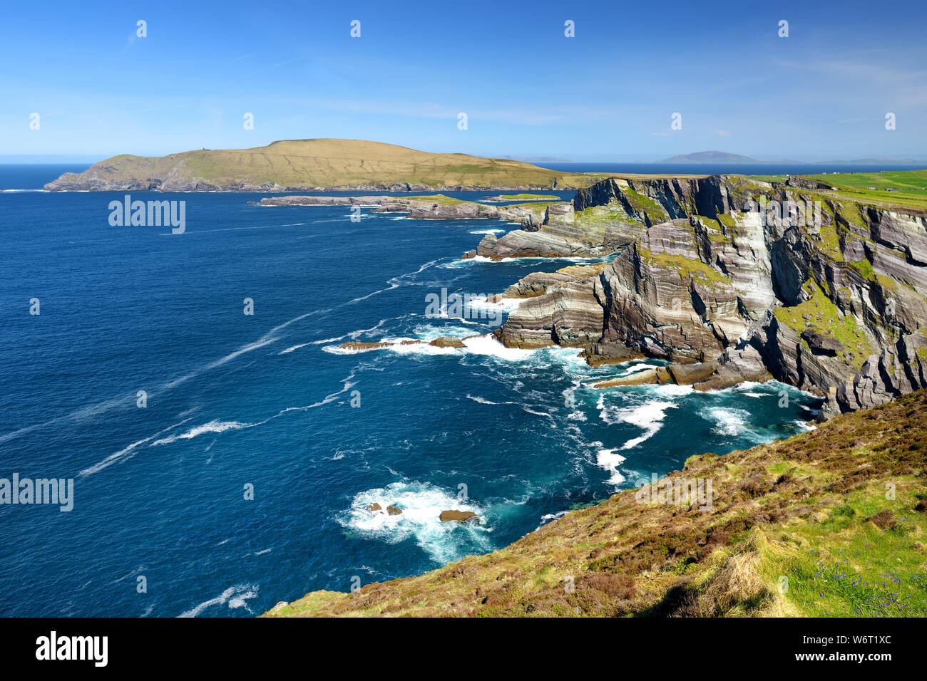 Amazing wave lashed Kerry Cliffs, widely accepted as the most ...