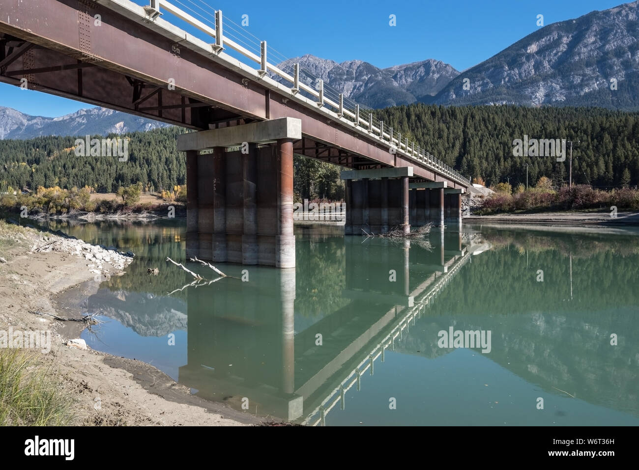 British columbia rocky mountains hi-res stock photography and images ...