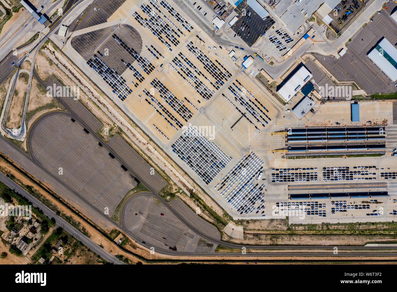 Automobile assembly line mexico hi-res stock photography and images - Alamy