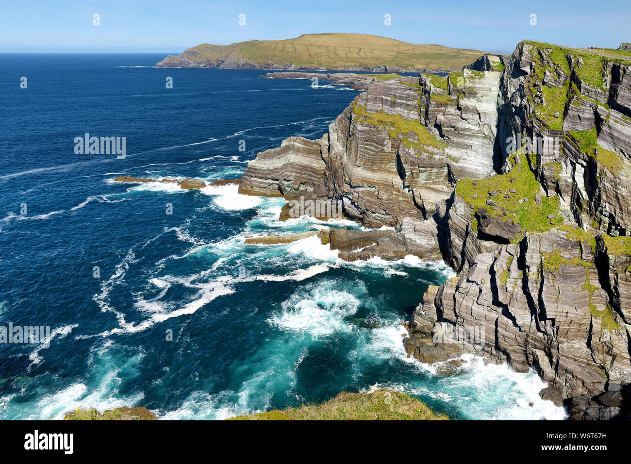 Cliffs of kerry with puffin island and the skelligs hi-res stock ...