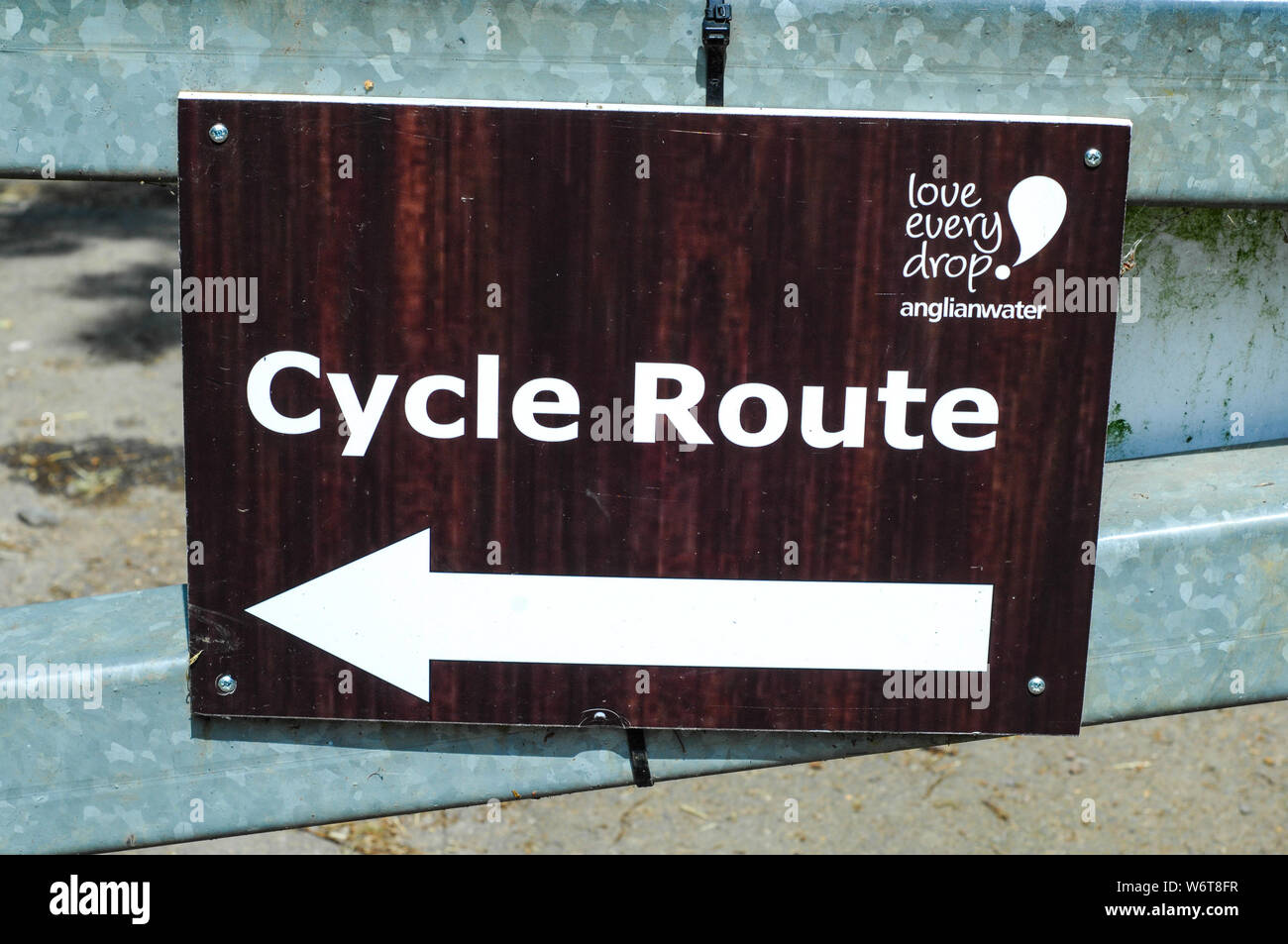Cycle route sign Stock Photo - Alamy