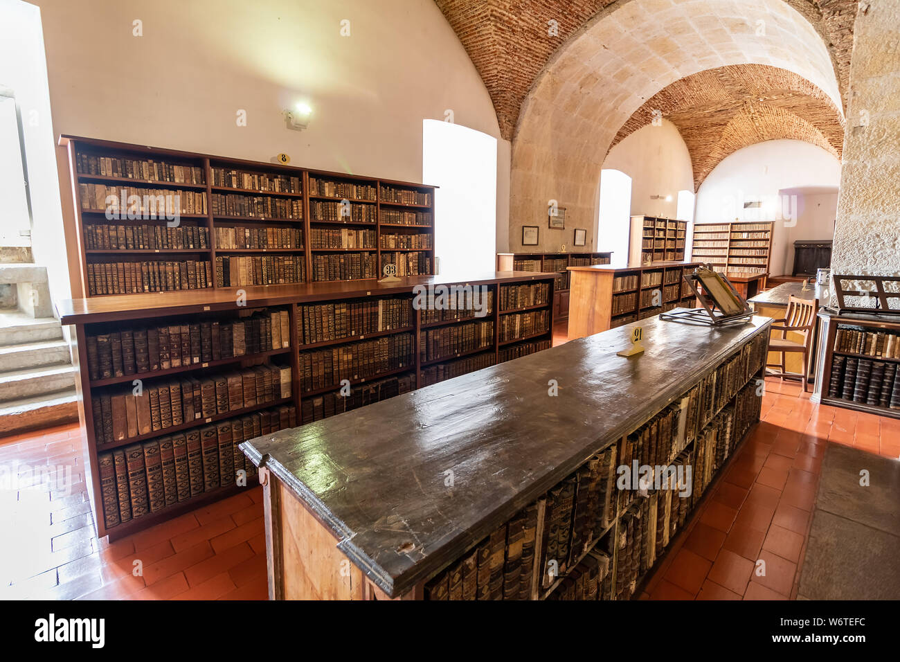 Biblioteca joanina hi-res stock photography and images - Alamy