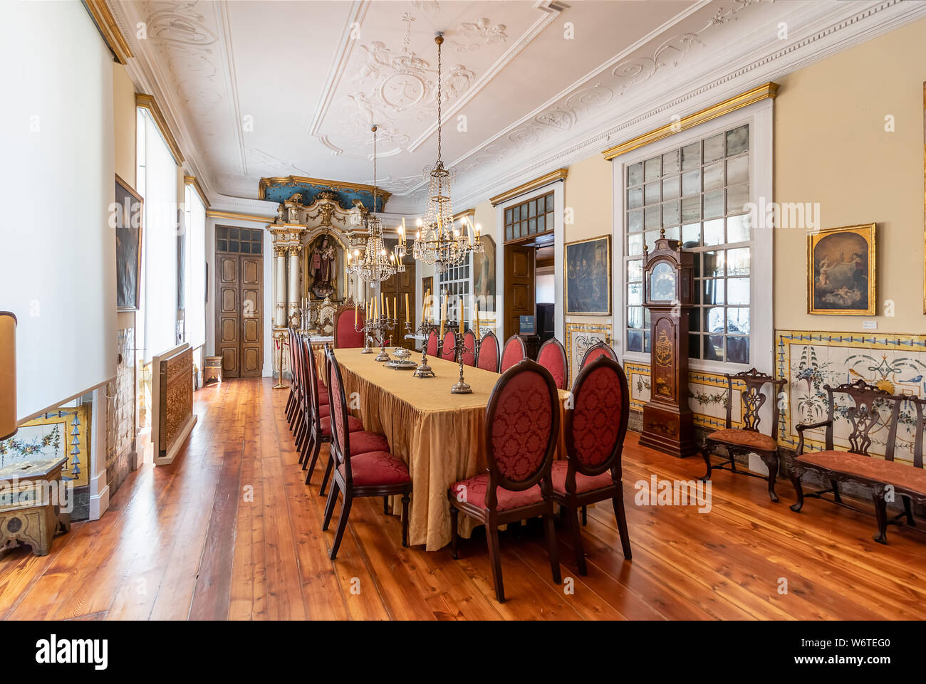 Great Hall inside "casa escondida" Hidden house, a house between Carmo ...