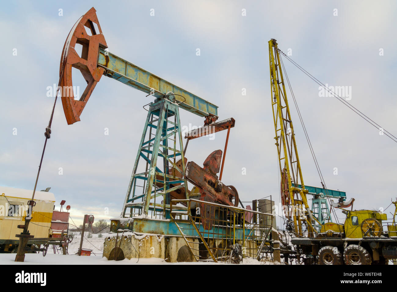 Mining and quarrying. Installations for the extraction of oil from the ...