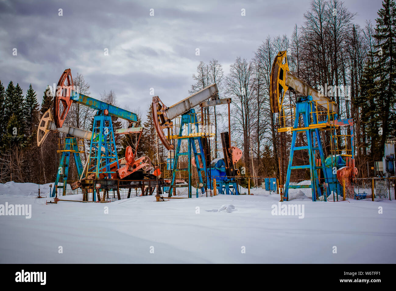 Mining and quarrying. Installations for the extraction of oil from the ...