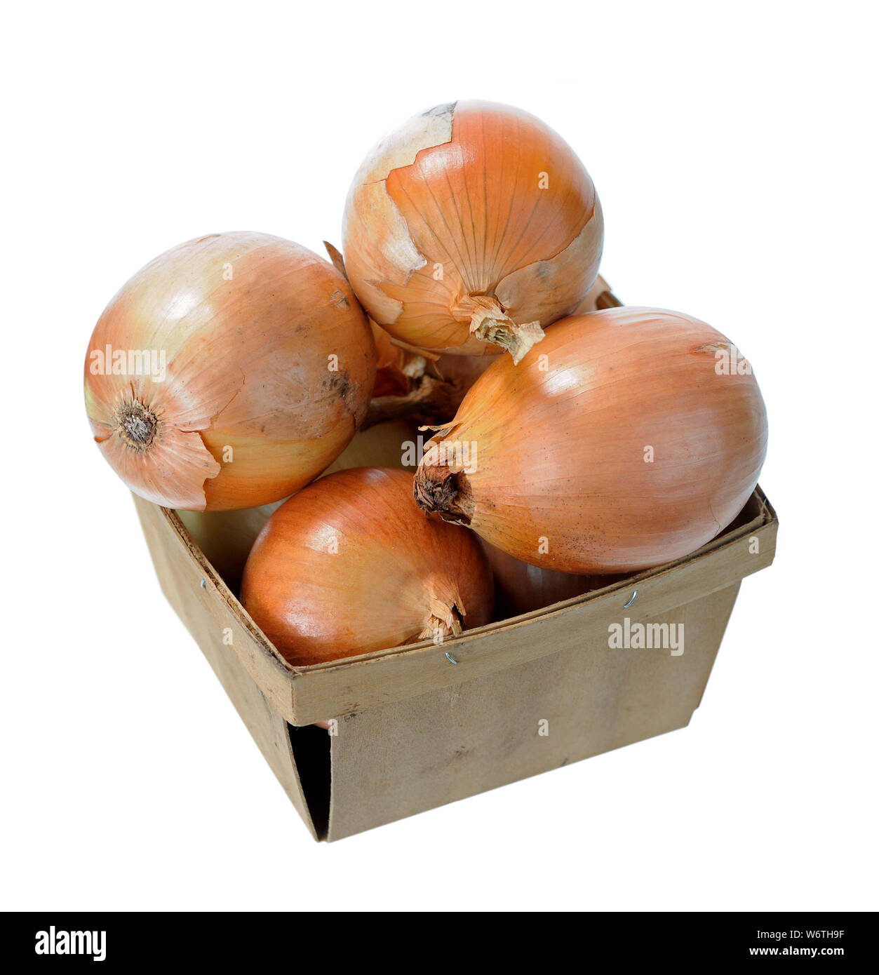 a lot of onion bulbs in wooden bucket isolated on white Stock Photo - Alamy