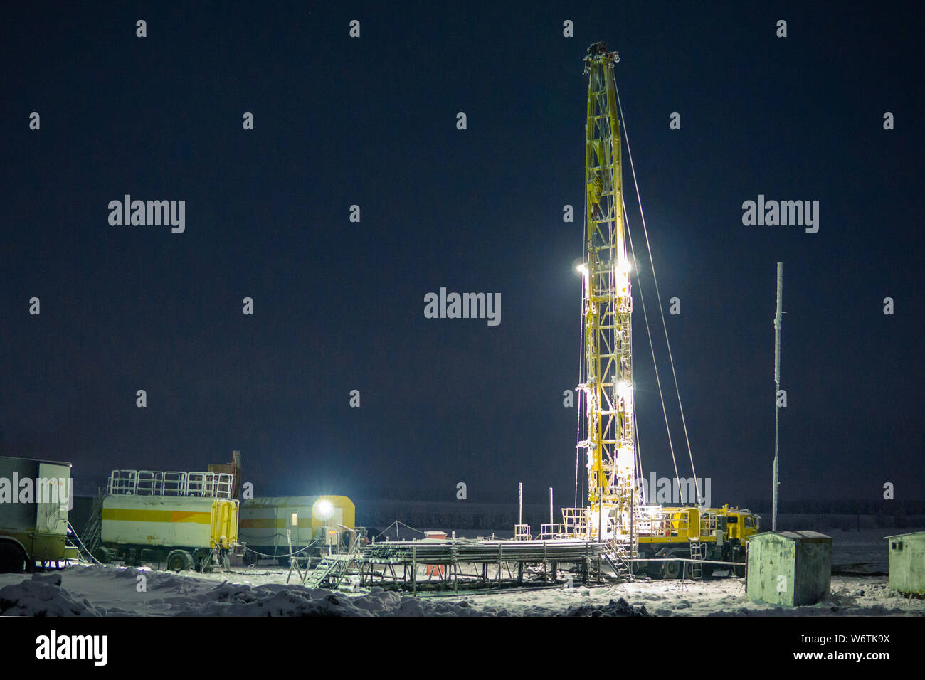 Supports offshore drilling rig in the shipyard for maintenance ...