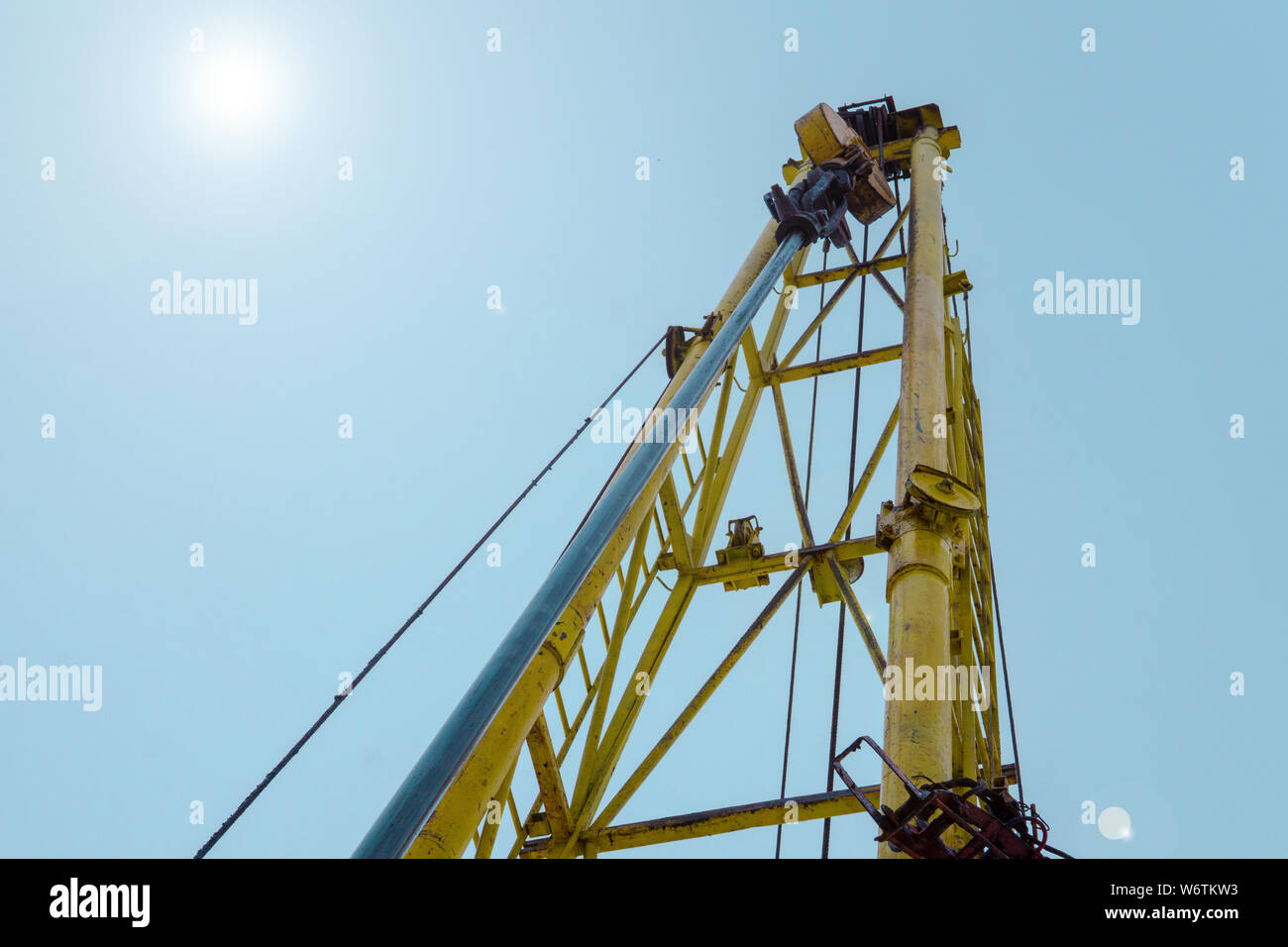 Supports offshore drilling rig in the shipyard for maintenance ...